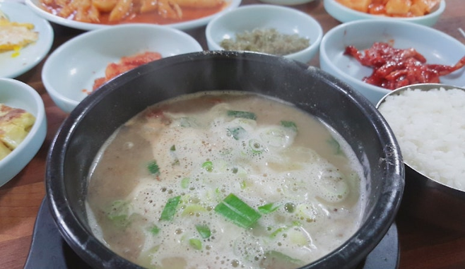 어서와 한국은 처음이지 연천 시장 백반집 셰프의 노포투어 제육볶음 순댓국 25년 전통 식당 여행다이어리