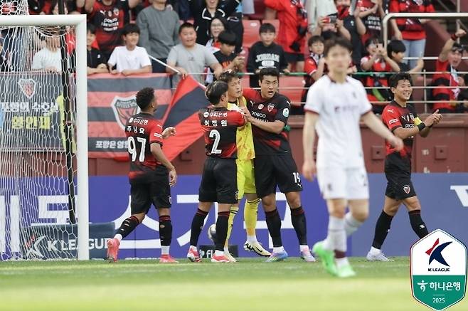 국대 퍼포먼스 찾고 K리그1 ‘100경기 ↑ 황인재 포항이란 명문에서 일군 기록이라서 더 값지다” 이근승의 믹스트존
